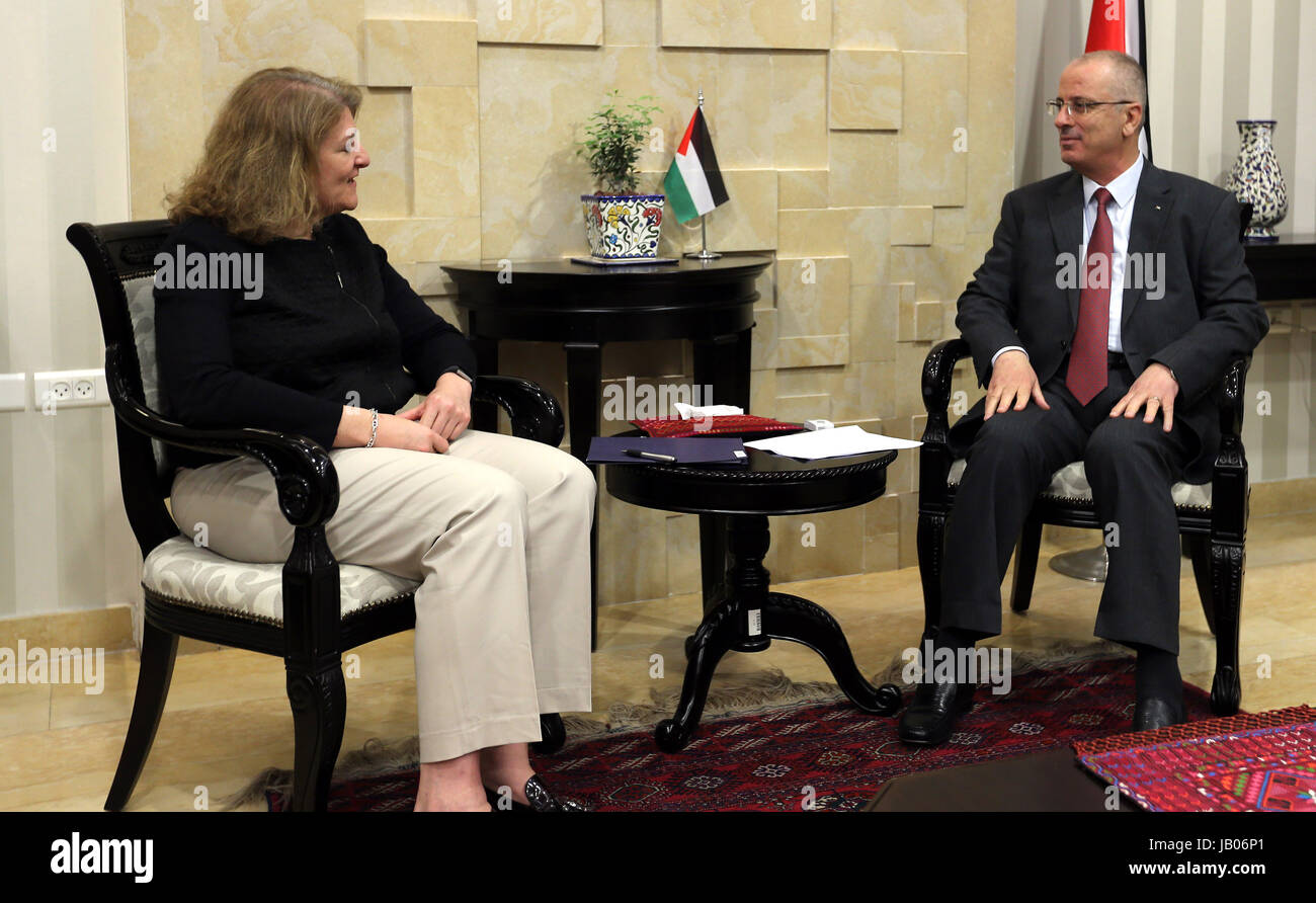 Ramallah, West Bank, Palestinian Territory. 8th June, 2017. Palestinian ...