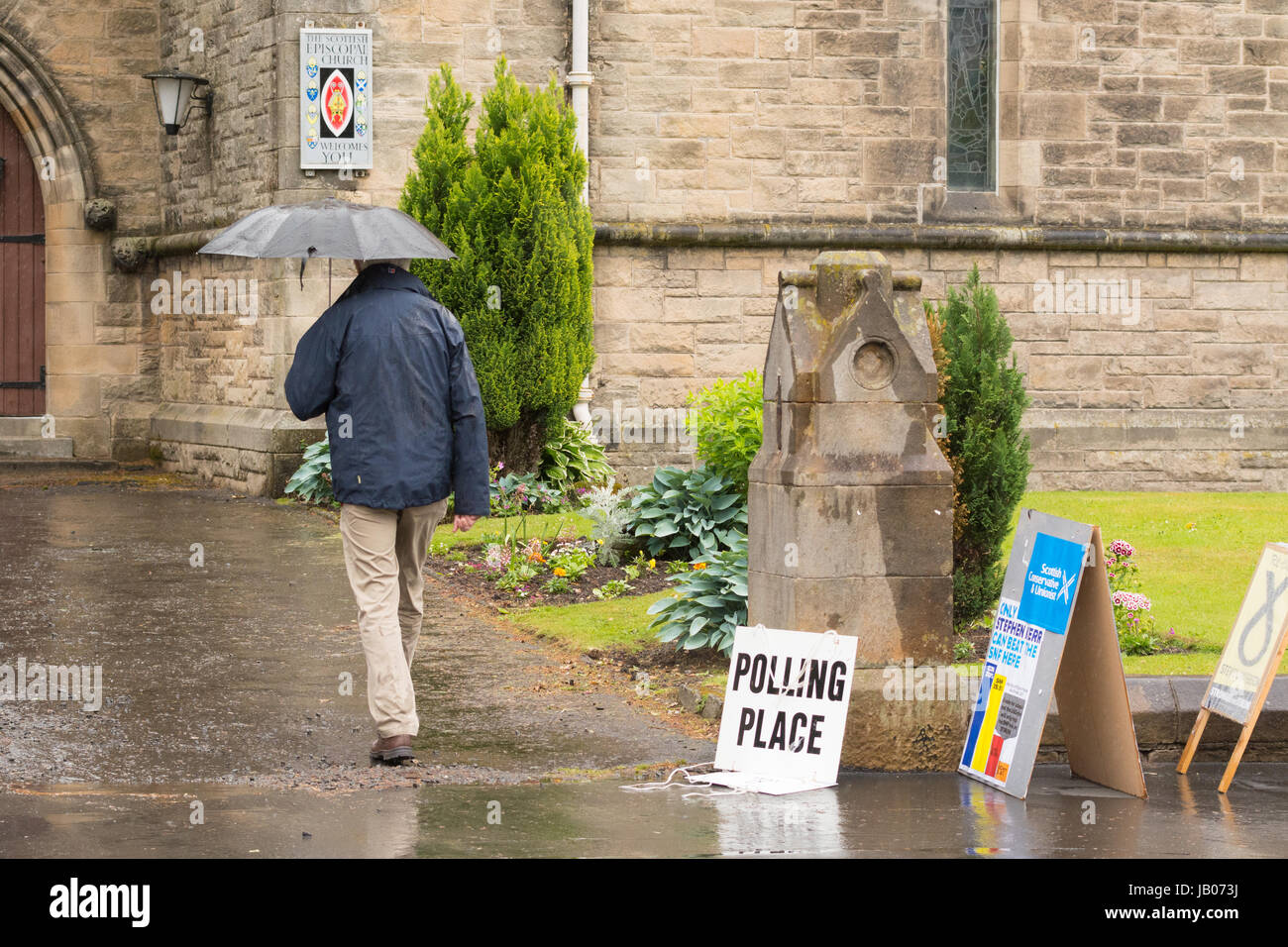 Stirling, Scotland, UK - 8 June 2017: UK weather - rain falls in ...