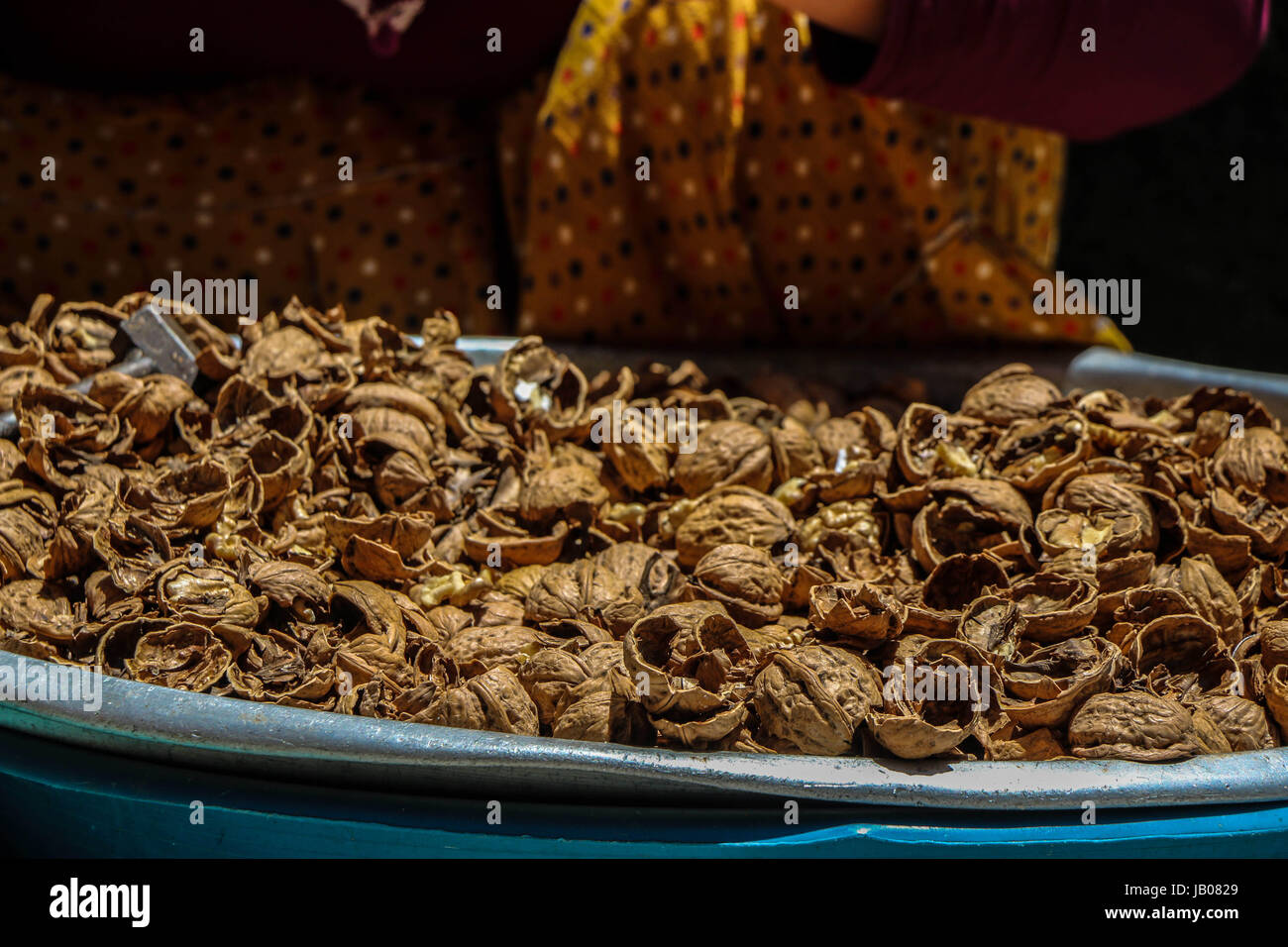 Cracks in shell hi-res stock photography and images - Alamy