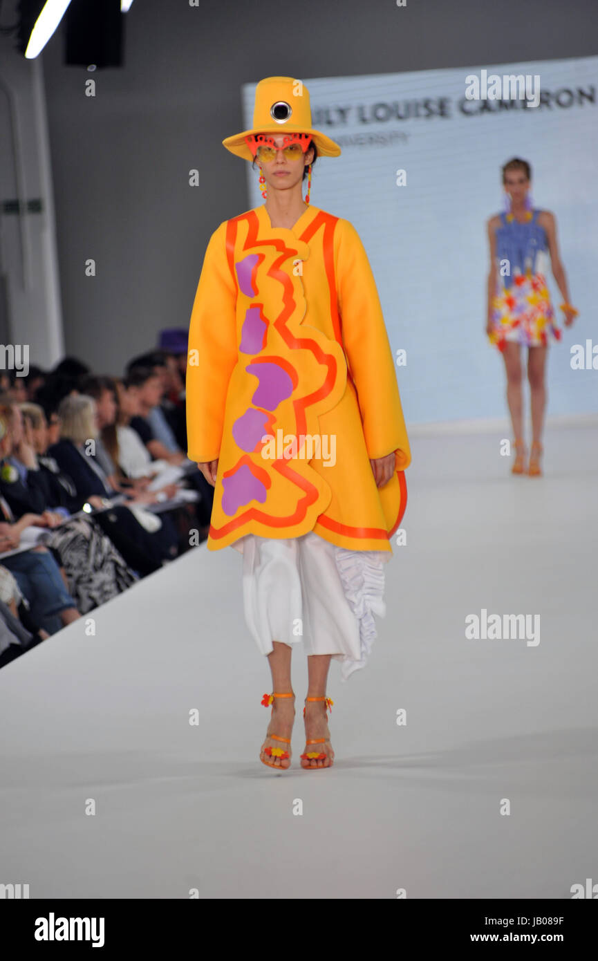 Emily cameron hi-res stock photography and images - Alamy