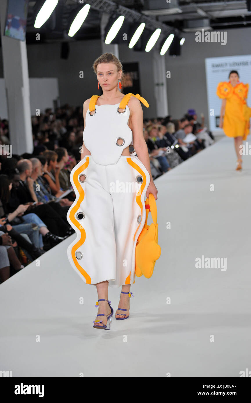 Emily cameron hi-res stock photography and images - Alamy