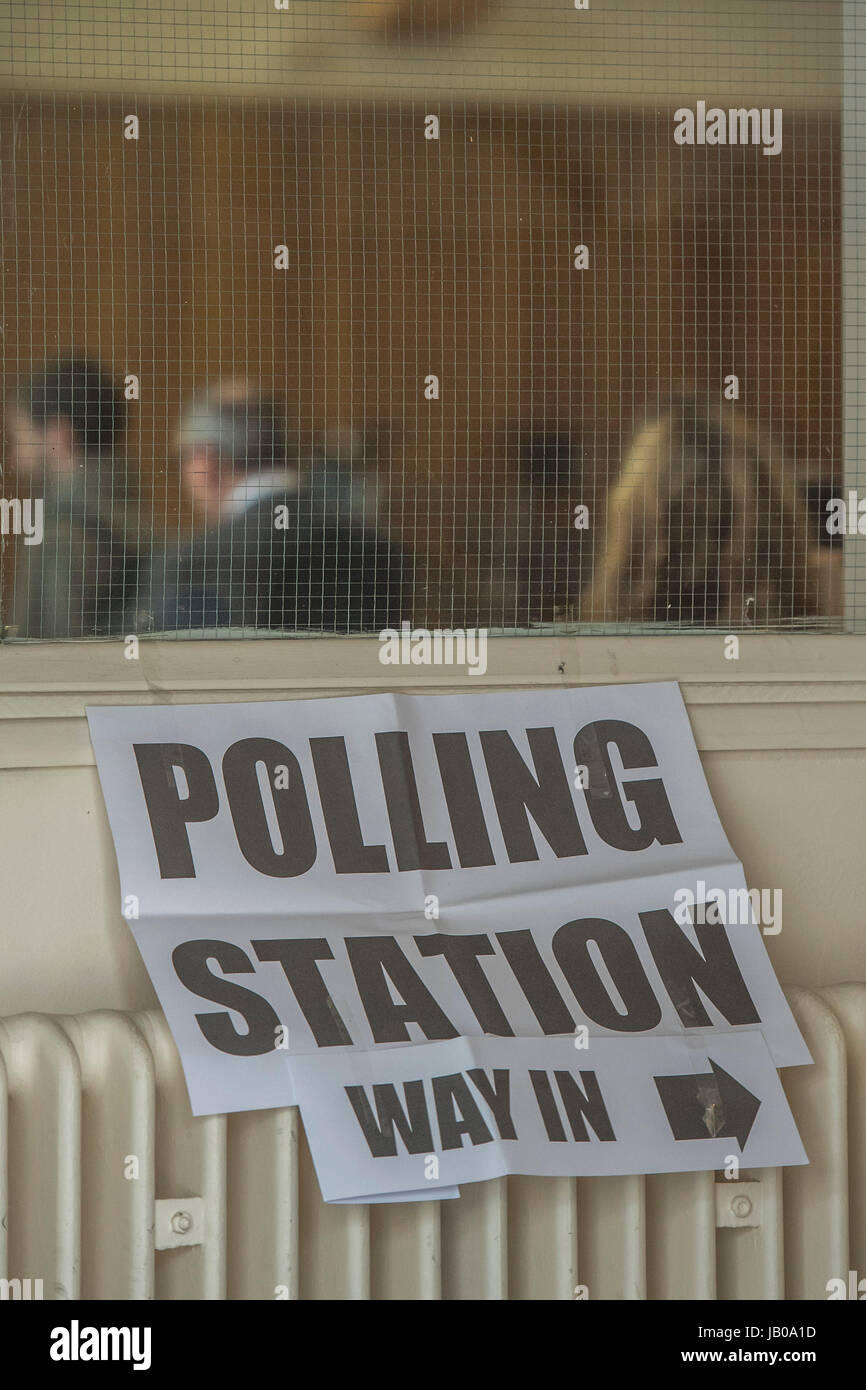 Salvation army centre balham hi-res stock photography and images - Alamy