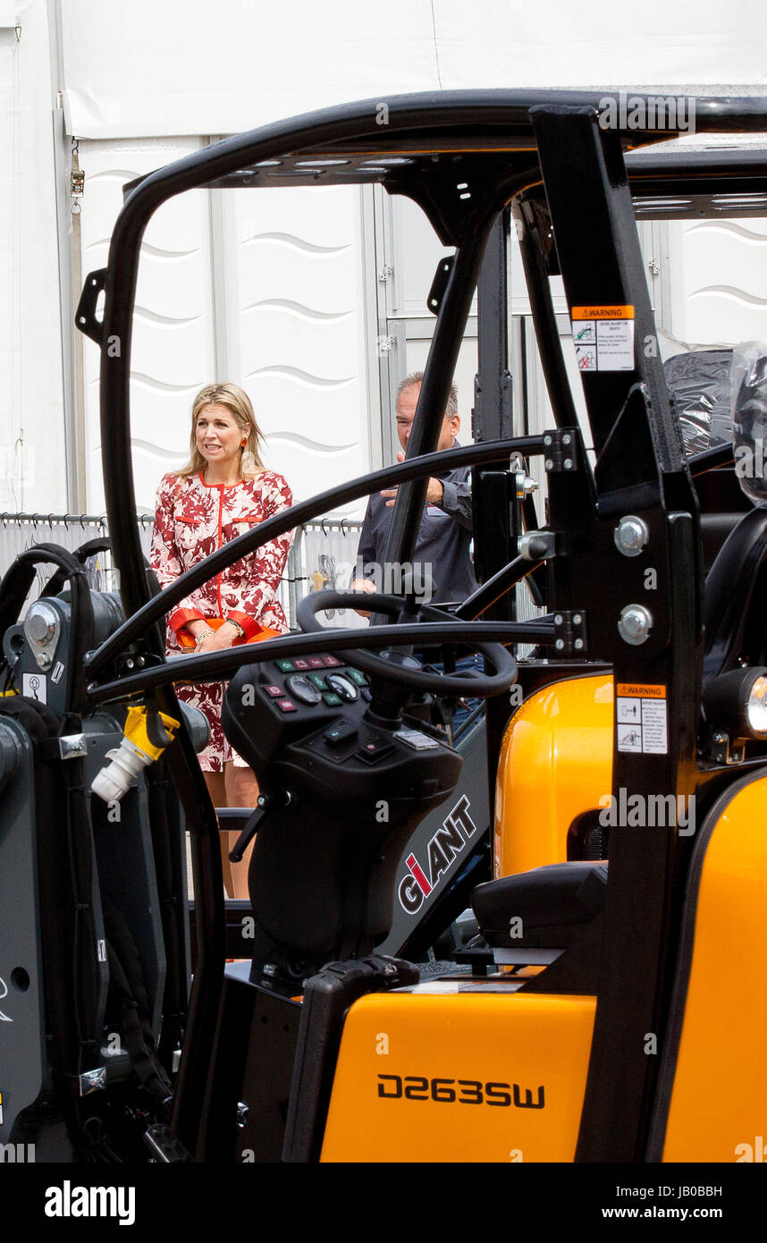 Queen Máxima of the Netherlands at TOBROCO Machines in Oisterwijk , on ...