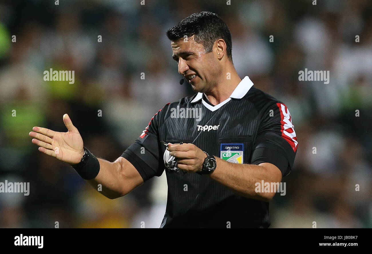 Curitiba, Brazil. 07th June, 2017. The referee Braulio da Silva Machado ...