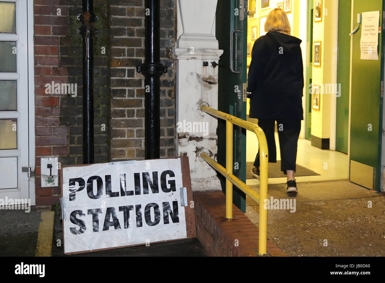 Voters arrives at a polling station in Chestnuts Primary School in ...