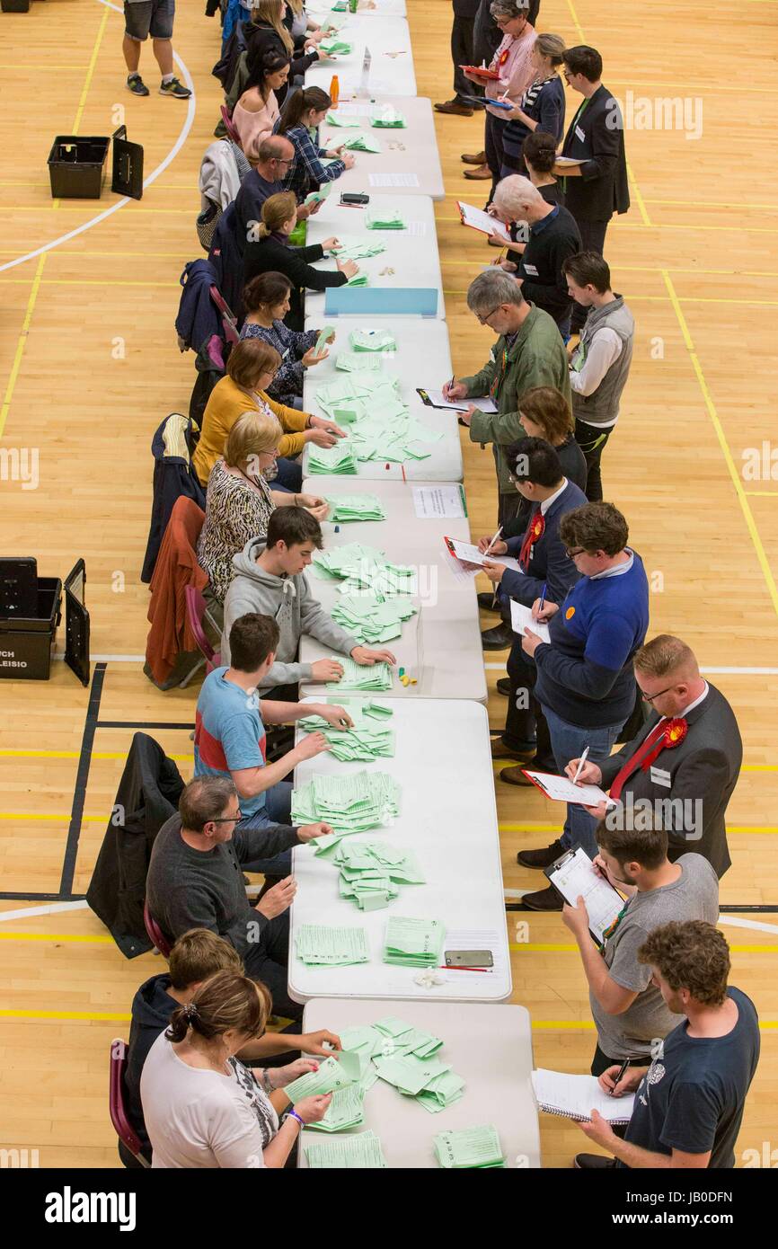 Cardiff, Wales, UK. 08th June, 2017. General election 2017 vote ...