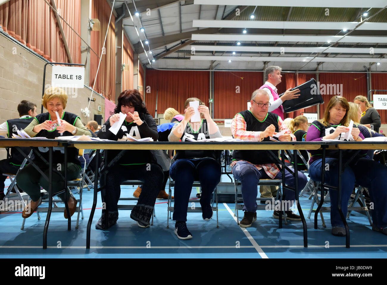 Counting staff hi-res stock photography and images - Alamy