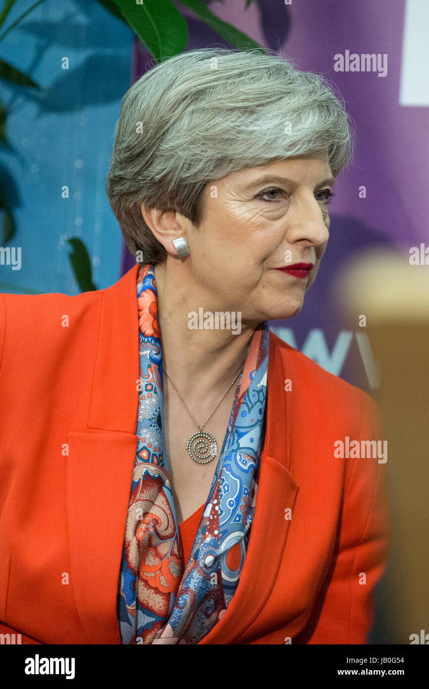 Maidenhead Uk 9th June 2017 Theresa May Arrives At The Count For