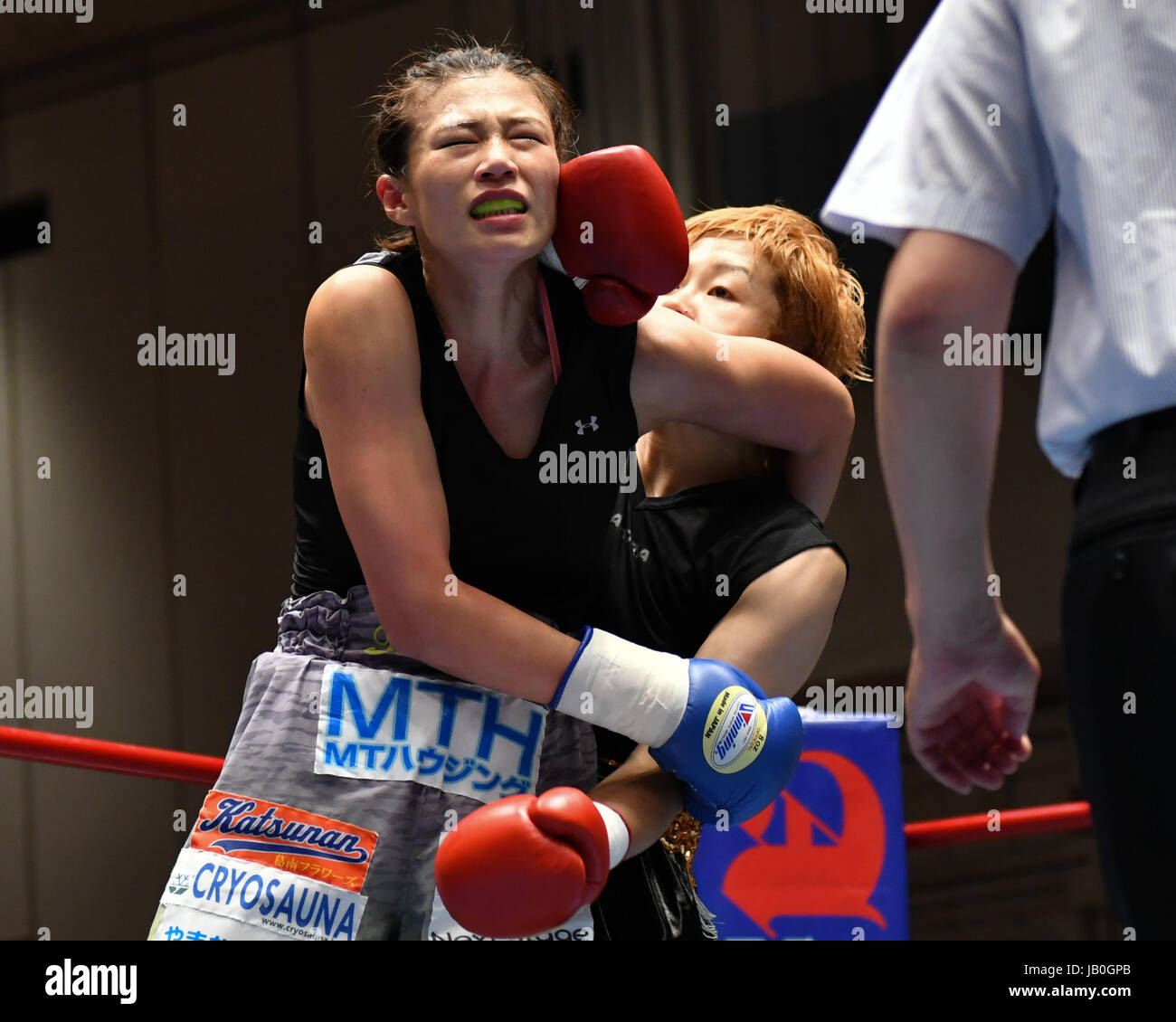 (L-R) Tomomi Takano, Kai Johnson (JPN), MAY 26, 2017 - Boxing : Tomomi ...