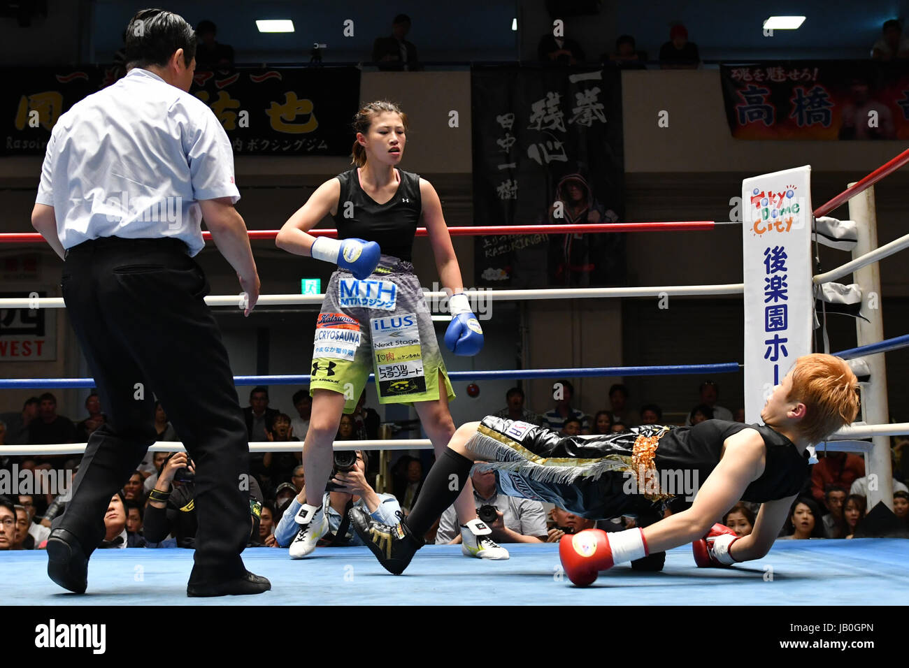 (L-R) Akihiko Katsuragi (Referee), Tomomi Takano, Kai Johnson (JPN ...