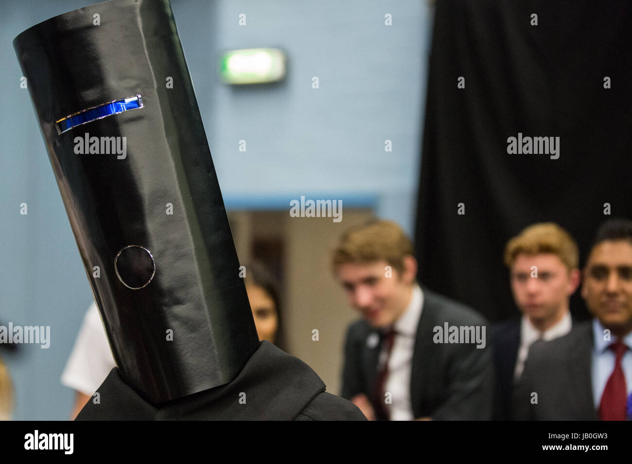Maidenhead, UK. 9th June, 2017. Candidate Lord Buckethead arrives at ...