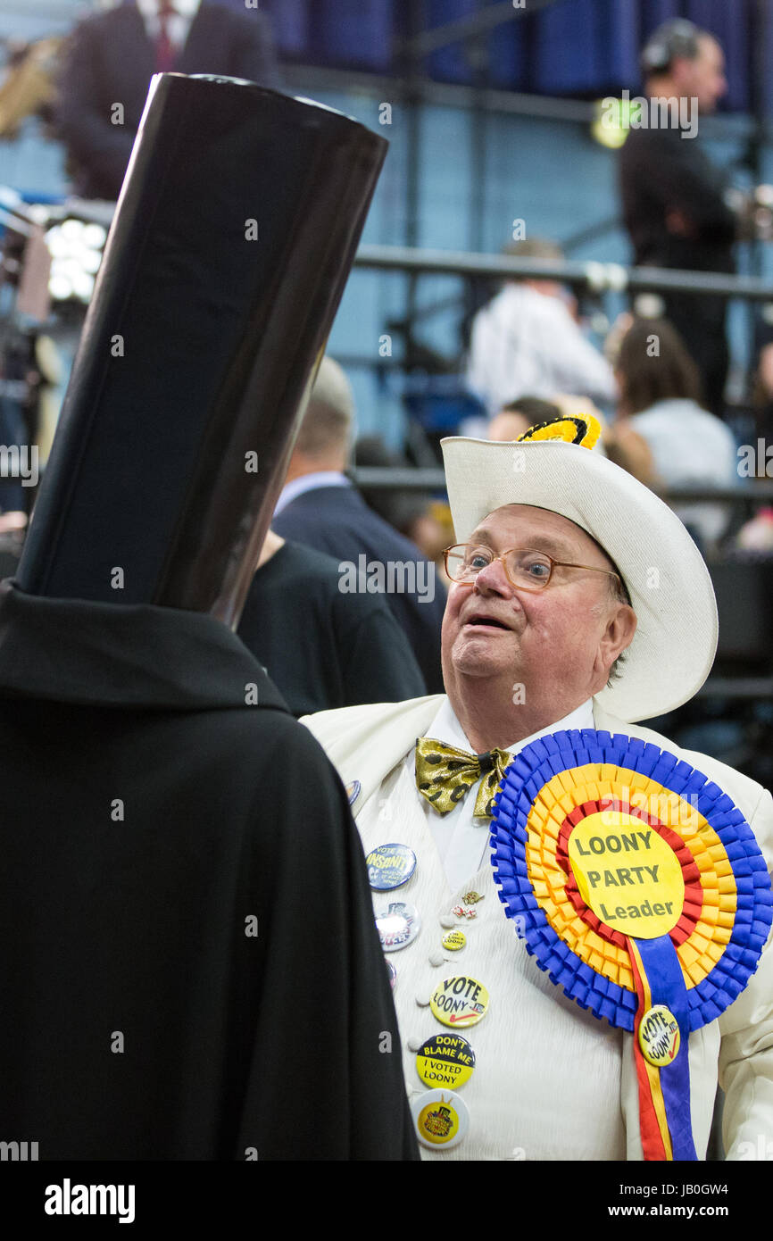 Maidenhead, UK. 9th June, 2017. Candidates Lord Buckethead and Howling ...