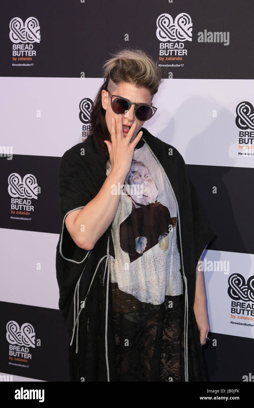 Christopher guest _06 red carpet event hi-res stock photography and ...