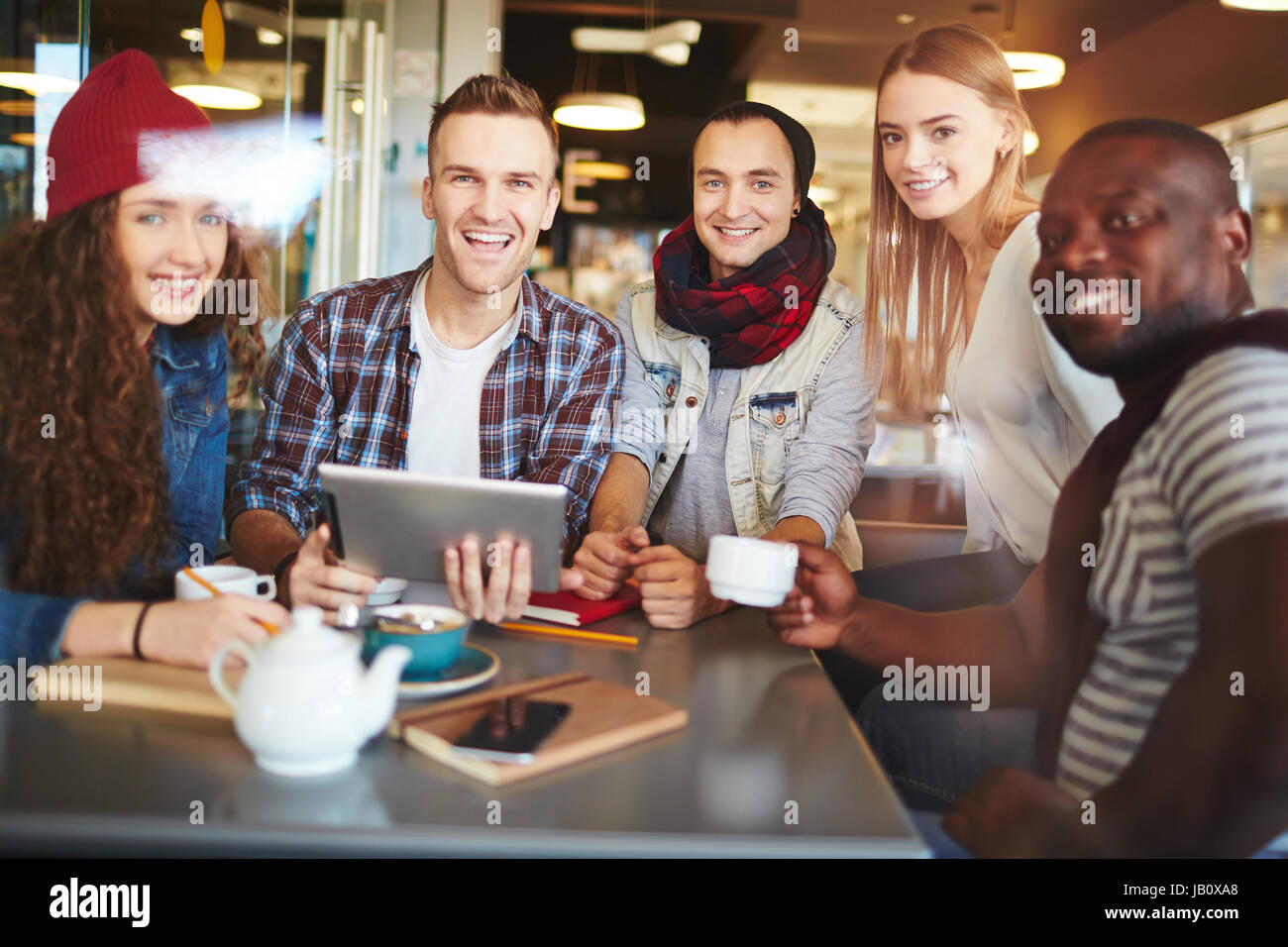 Brainstorming in Cozy Coffeehouse Stock Photo - Alamy