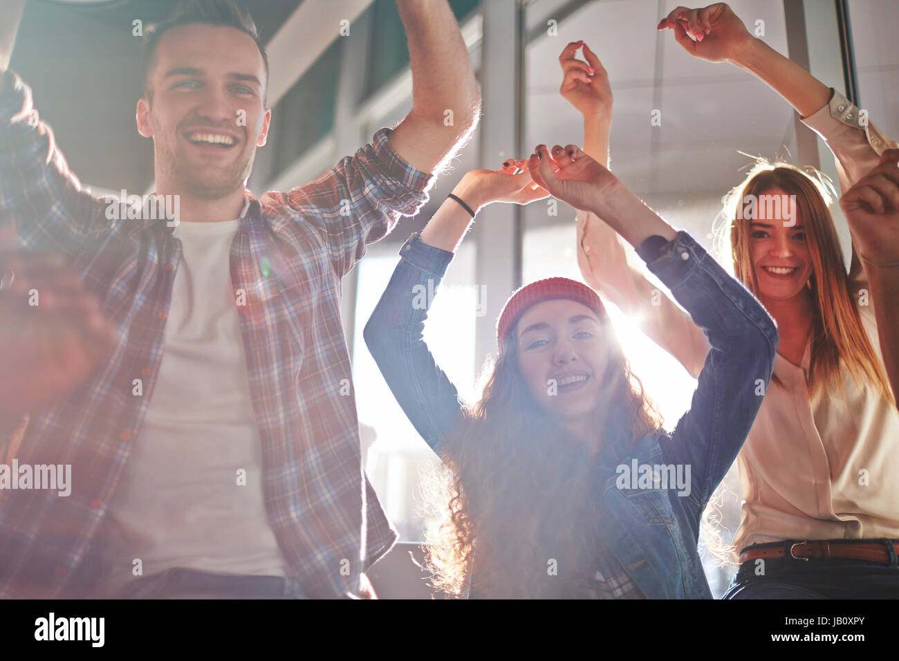 Hanging out with friends hi-res stock photography and images - Alamy