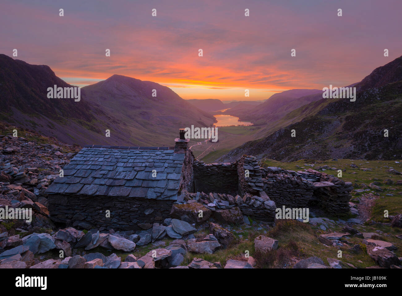 Sunset at Warnscale Bothy overlooking Buttermere Lake Stock Photo - Alamy