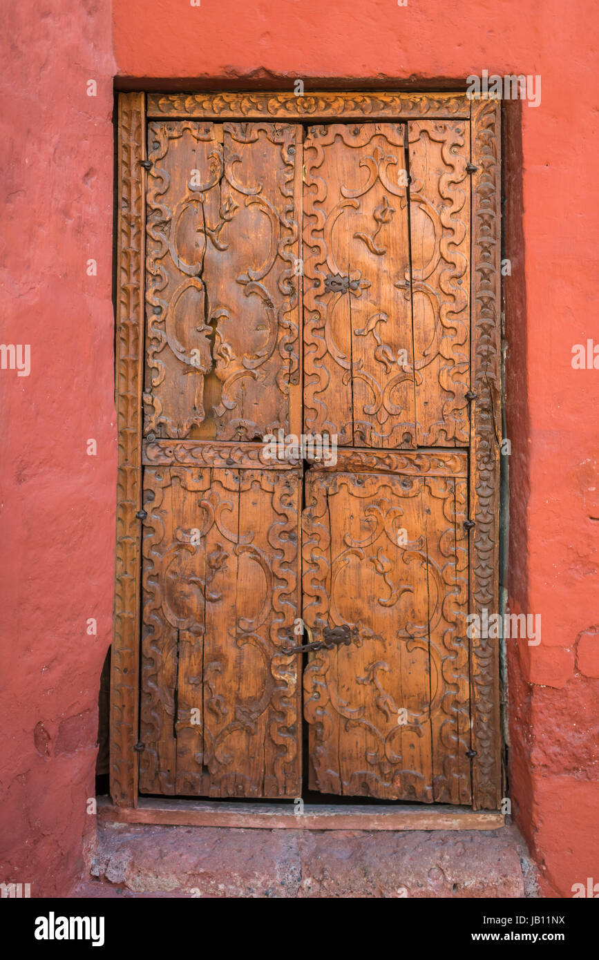 Ancient door in peruvian andes hi-res stock photography and images - Alamy