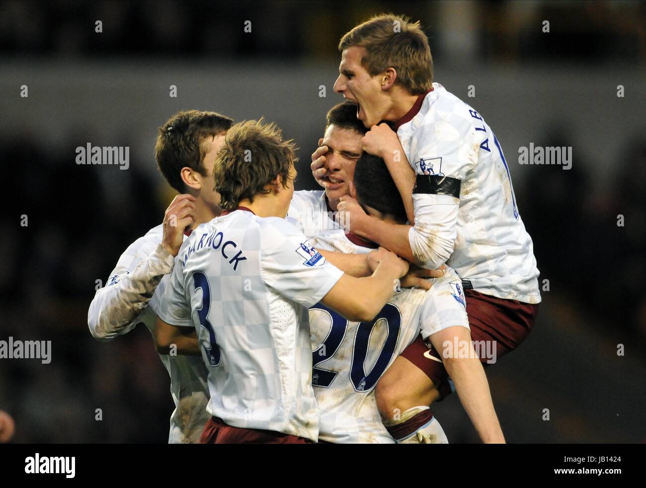 ROBBIE KEANE CELEBRATES GOAL 2 WOLVERHAMPTON WANDERERS V ASTO MOLINEUX ...