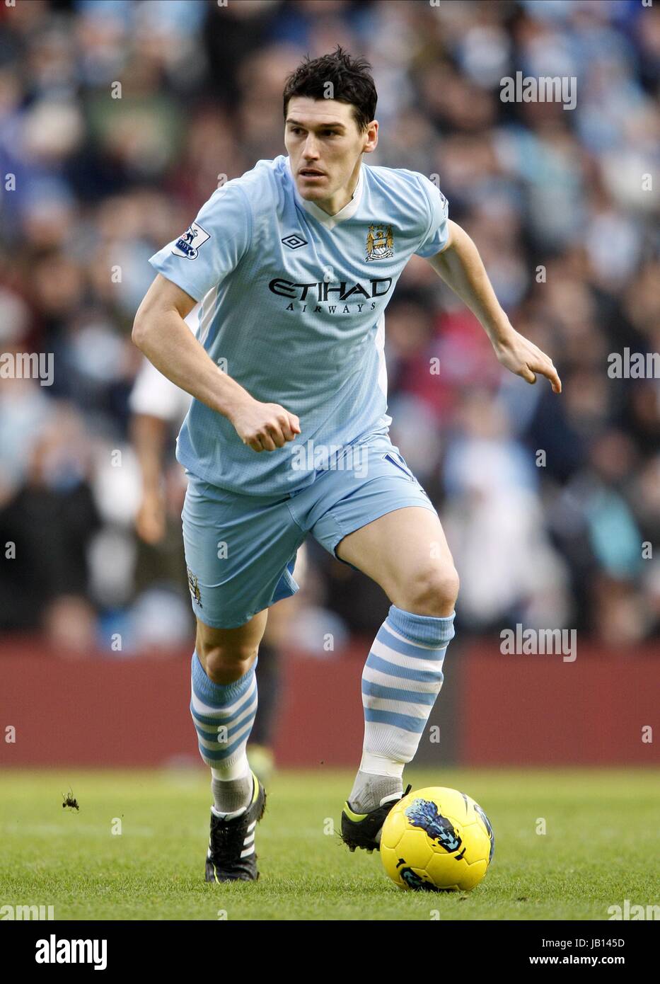 GARETH BARRY MANCHESTER CITY FC ETIHAD STADIUM MANCHESTER ENGLAND 22 ...