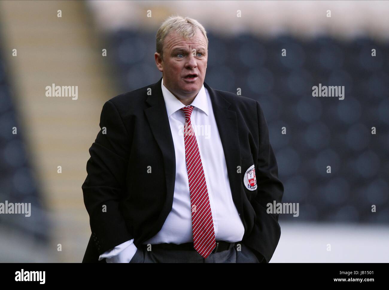 STEVE EVANS CRAWLEY TOWN FC MANAGER KC STADIUM HULL ENGLAND 28 January ...