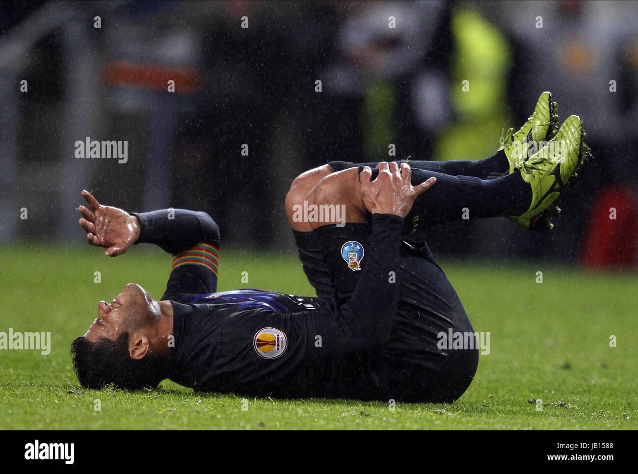 HULK CLAIMS TO BE INJURED MANCHESTER CITY V FC PORTO ETIHAD STADIUM ...