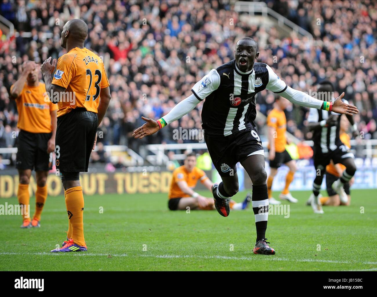 PAPISS CISSE CELEBRATES GOAL NEWCASTLE V WOLVES ST JAMES PARK NEWCASTLE ...