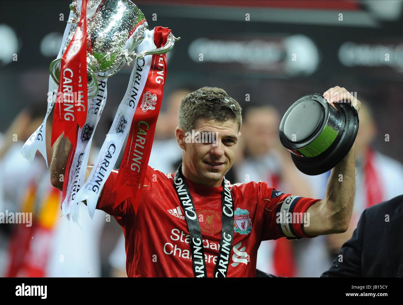 STEVEN GERRARD WITH THE CARLIN LIVERPOOL FC WEMBLEY STADIUM LONDON ...