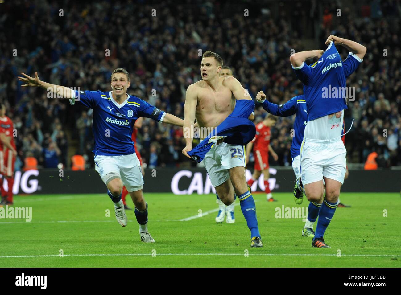 BEN TURNER CELEBRATES 2-2 CARDIFF CITY FC WEMBLEY STADIUM LONDON ...
