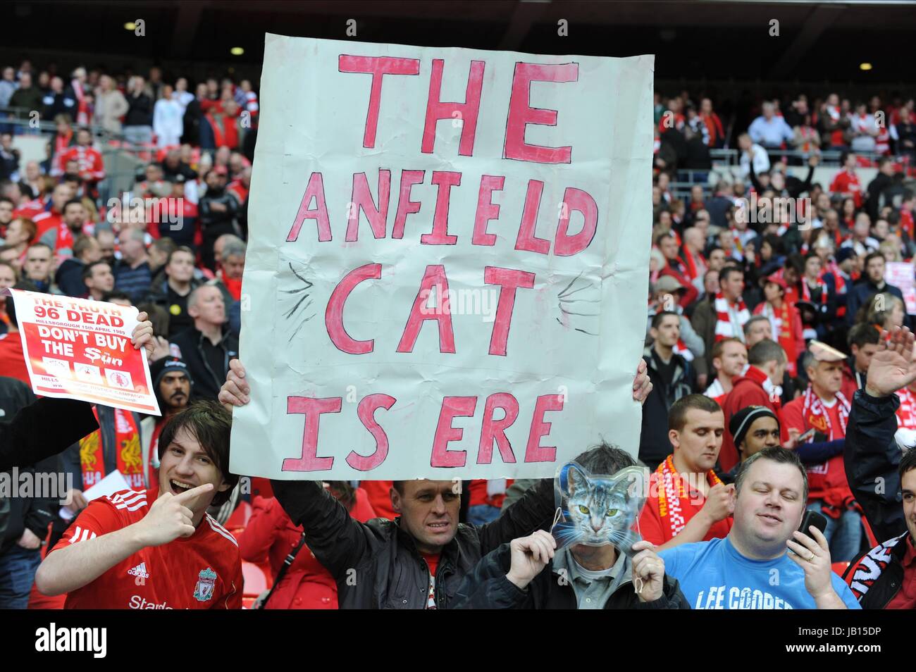 LIVERPOOL FANS LIVERPOOL V CARDIFF CITY WEMBLEY STADIUM LONDON ENGLAND ...