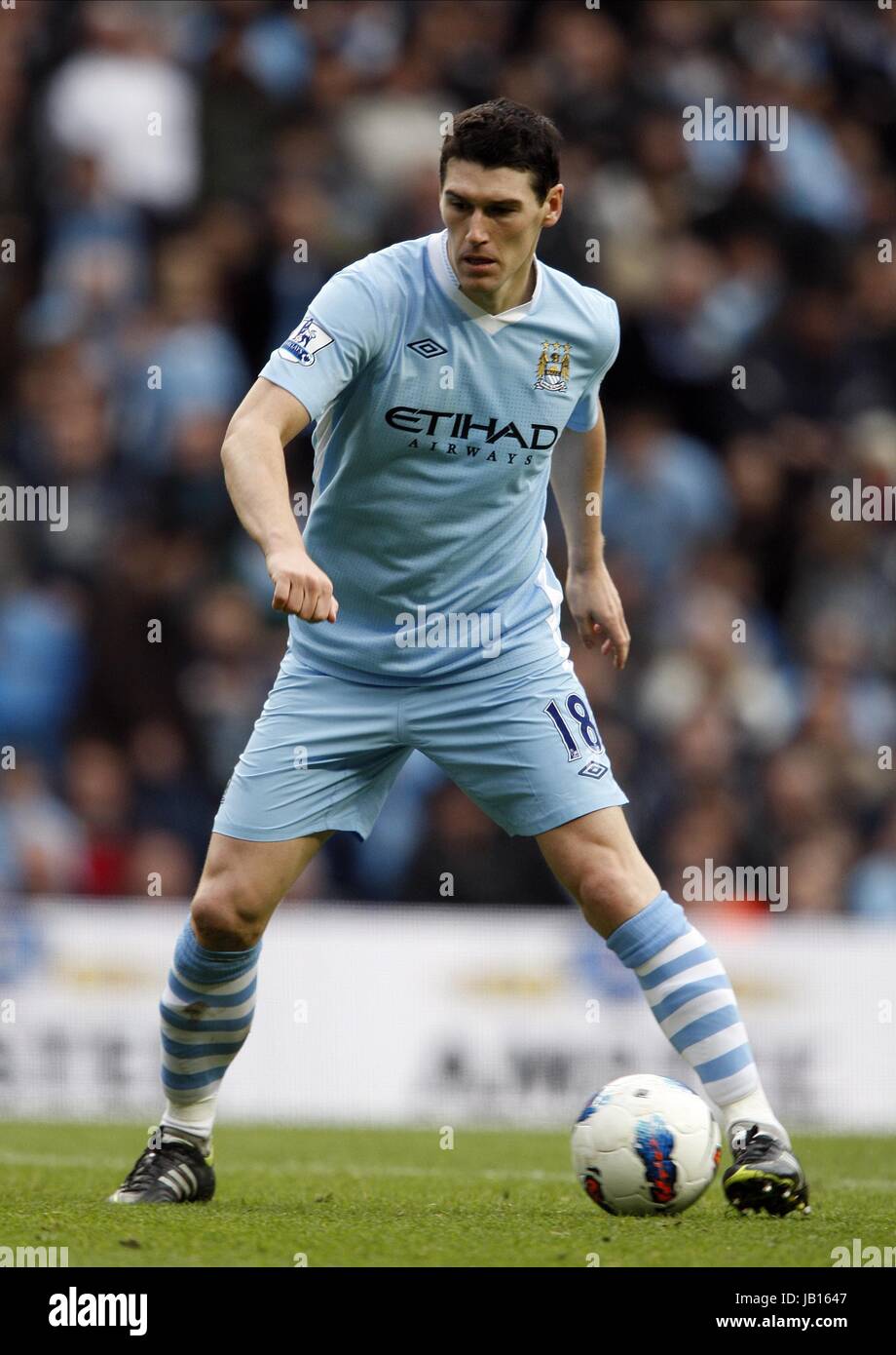 GARETH BARRY MANCHESTER CITY FC MANCHESTER CITY FC ETIHAD STADIUM ...