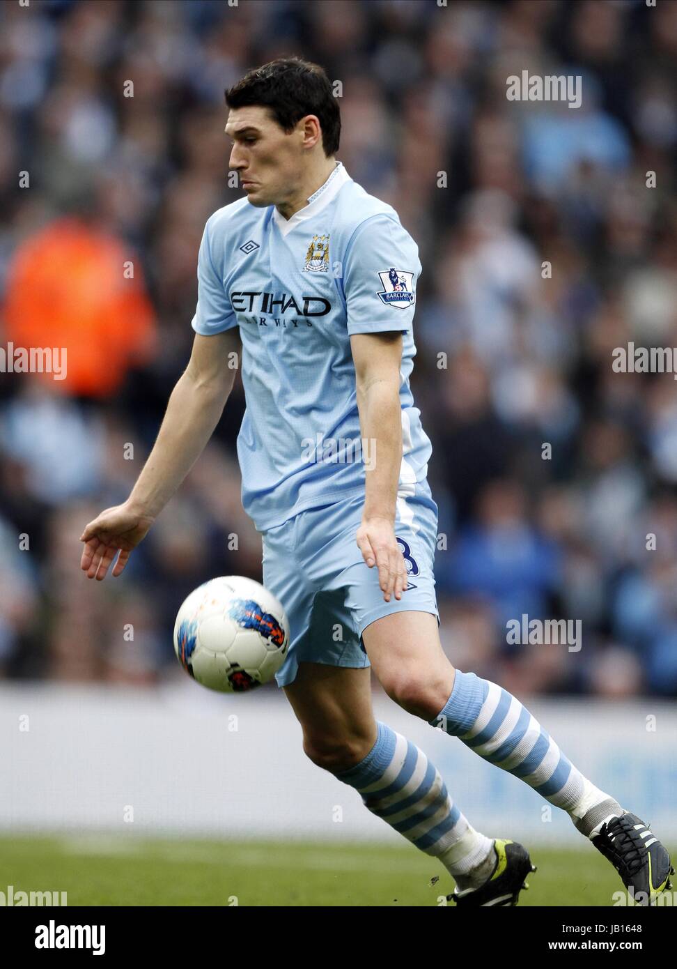 GARETH BARRY MANCHESTER CITY FC MANCHESTER CITY FC ETIHAD STADIUM ...