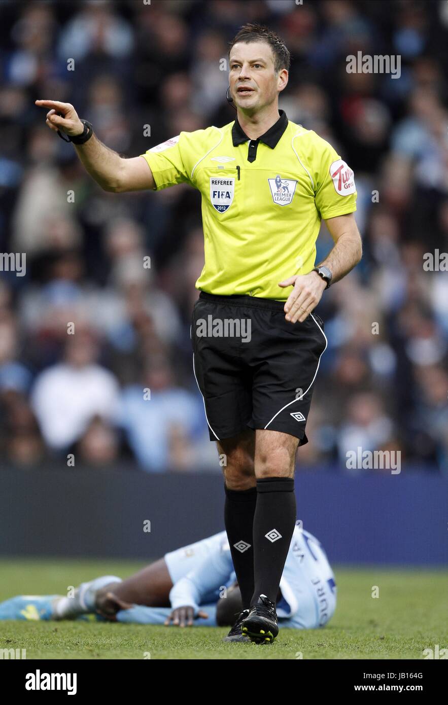 Premier referee mark clattenburg hi-res stock photography and images ...