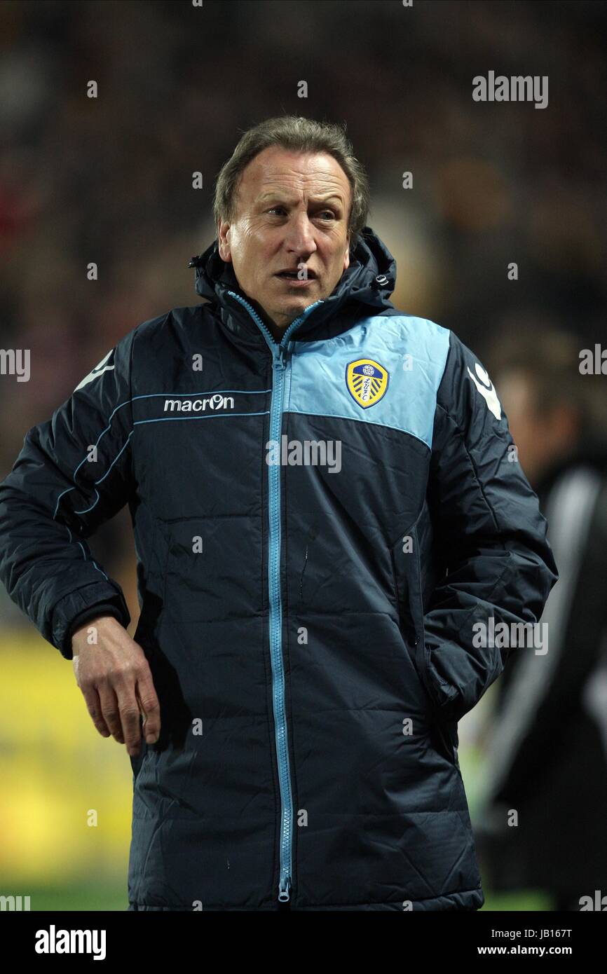 NEIL WARNOCK LEEDS UNITED FC LEEDS UNITED FC KC STADIUM HULL ENGLAND 06 ...