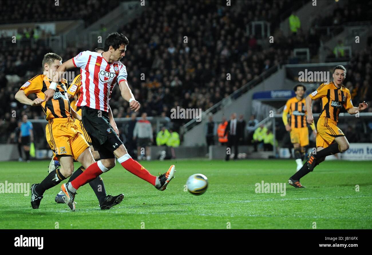 JOSE FONTE SHOOTS HULL V SOUTHAMPTON KC STADIUM HULL ENGLAND 20 March ...