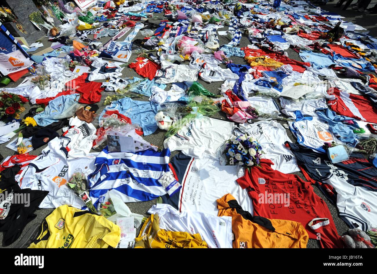 FABRICE MUAMBA TRIBUTE BOLTON V BLACKBURN ROVERS BOLTON V BLACKBURN ...