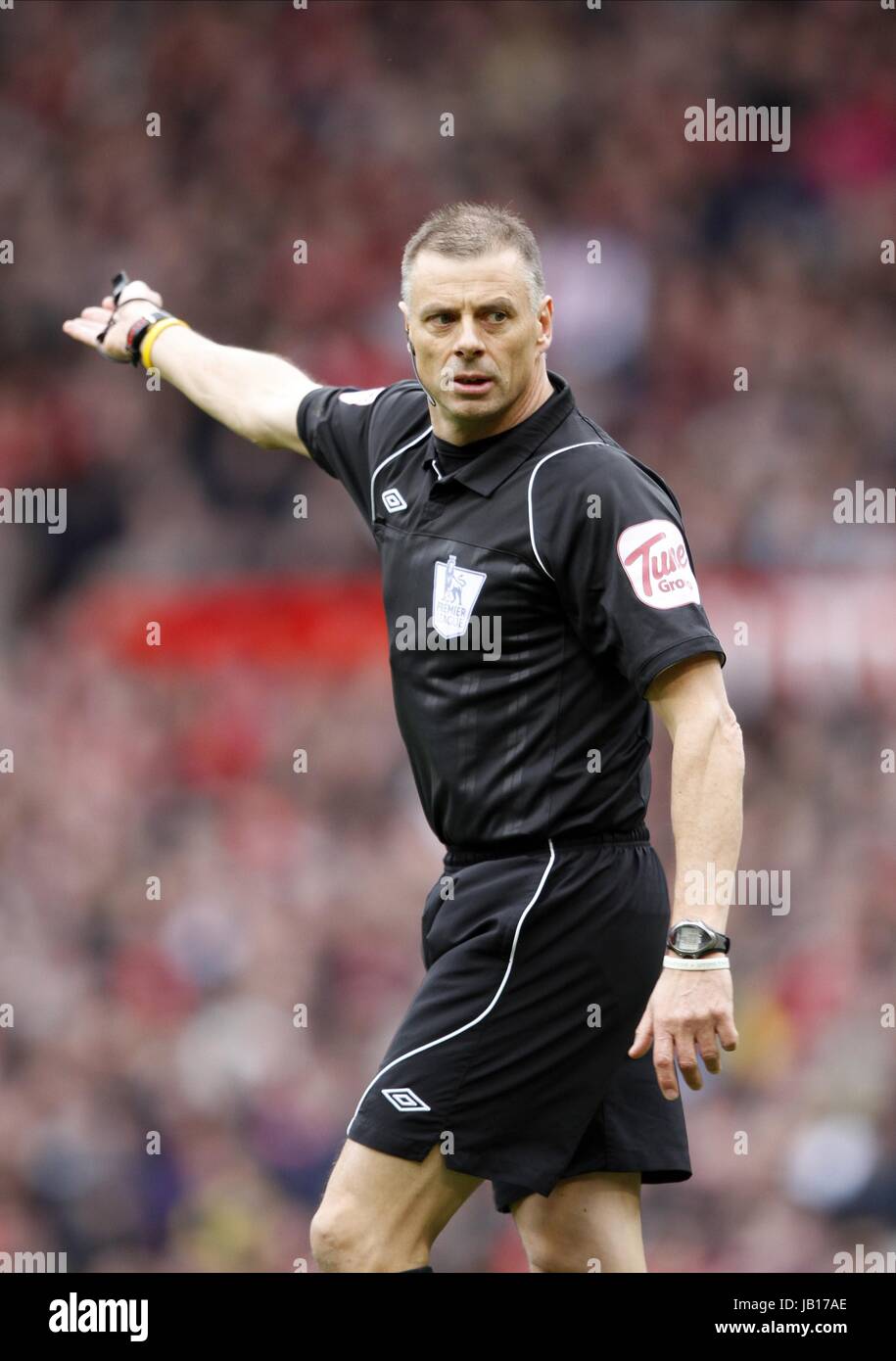 Football referee mark halsey hi-res stock photography and images - Alamy
