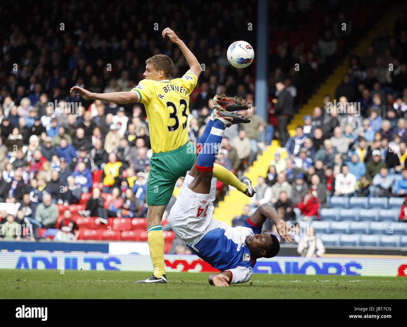 Tries an overhead kick hi-res stock photography and images - Alamy
