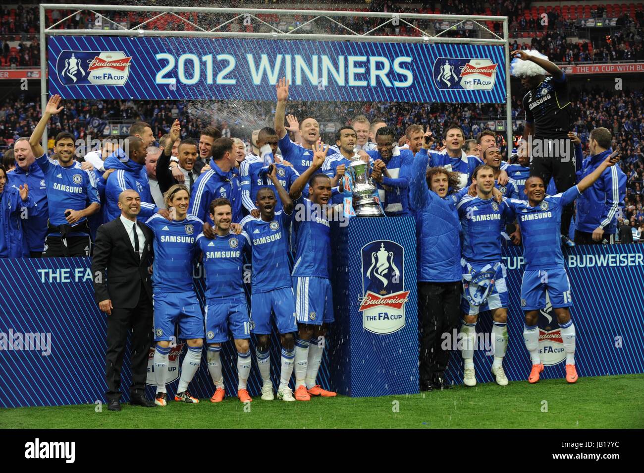 CHELSEA FC CELEBRATE WINNING CHELSEA V LIVERPOOL WEMBLEY STADIUM LONDON ...