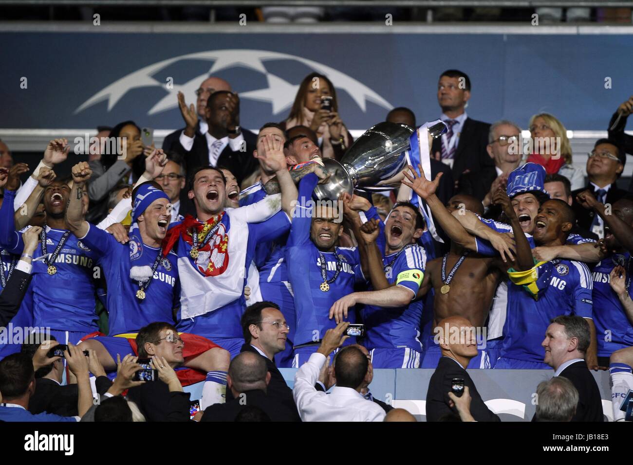 Chelsea champions league trophy lift hi-res stock photography and ...