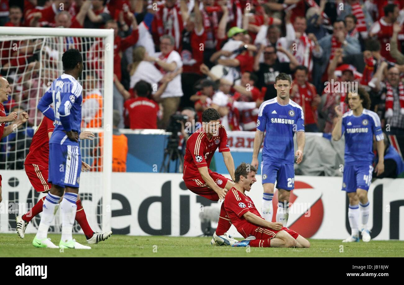 THOMAS MULLER CELEBRATES BAYERN MUNICH V CHELSEA FC ALLIANZ ARENA ...
