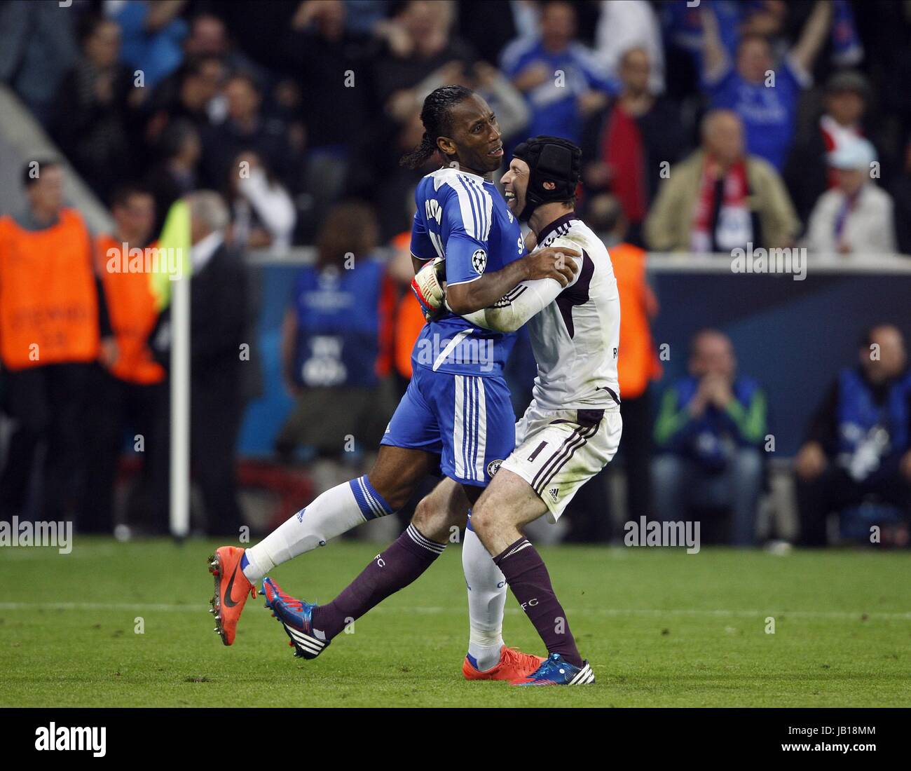 PETR CECH & DIDIER DROGBA CELE BAYERN MUNICH V CHELSEA FC ALLIANZ ARENA ...
