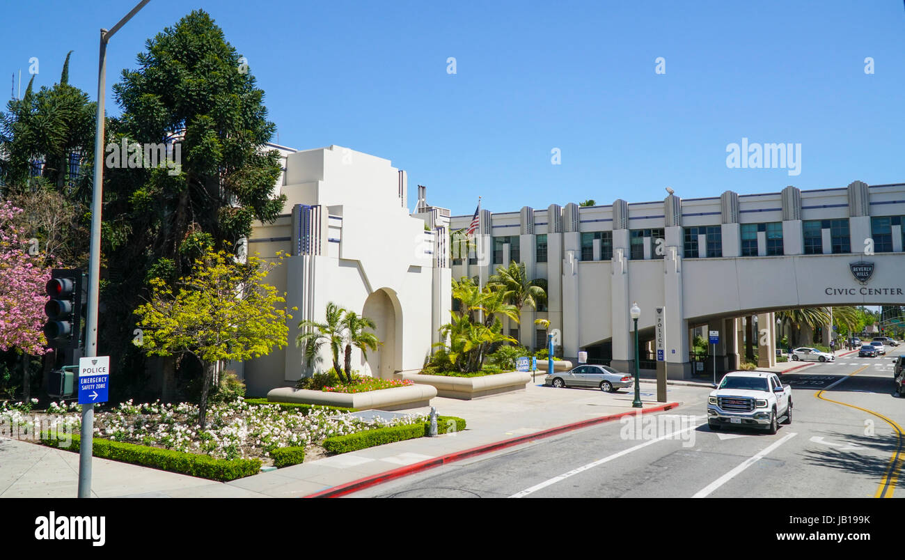 Street view of beverly hills hi-res stock photography and images - Alamy