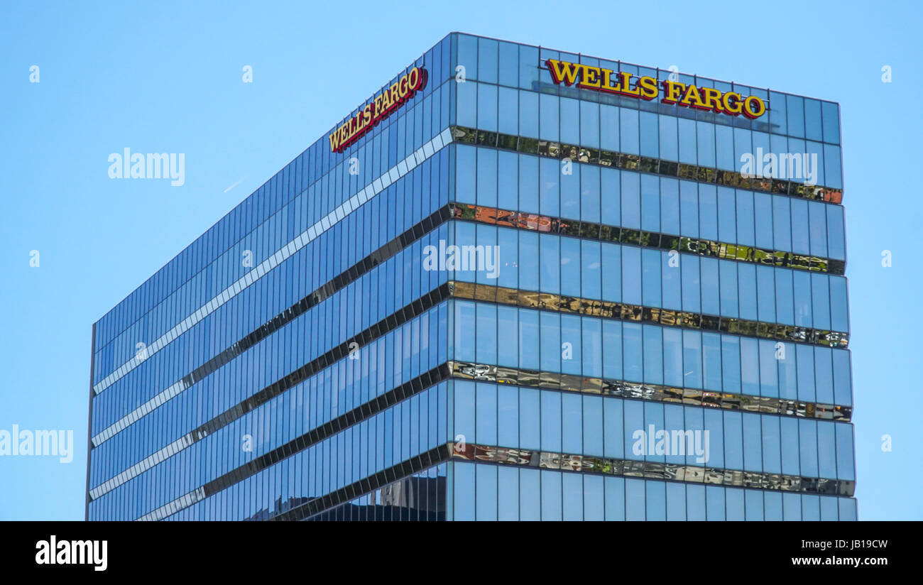Wells Fargo Building in Beverly Hills - LOS ANGELES - CALIFORNIA Stock ...