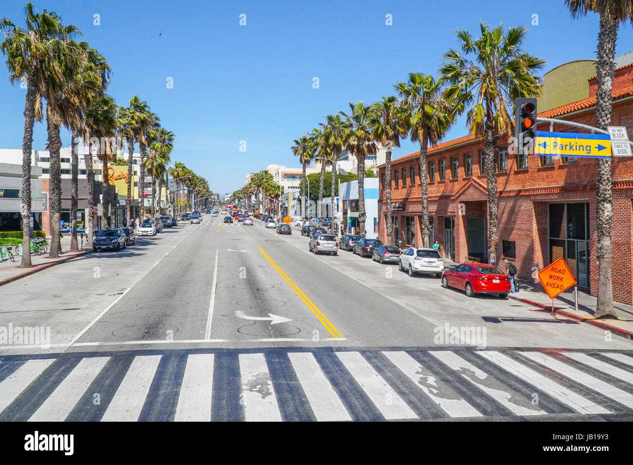 Impressive street canyon in Santa Monica - LOS ANGELES - CALIFORNIA ...