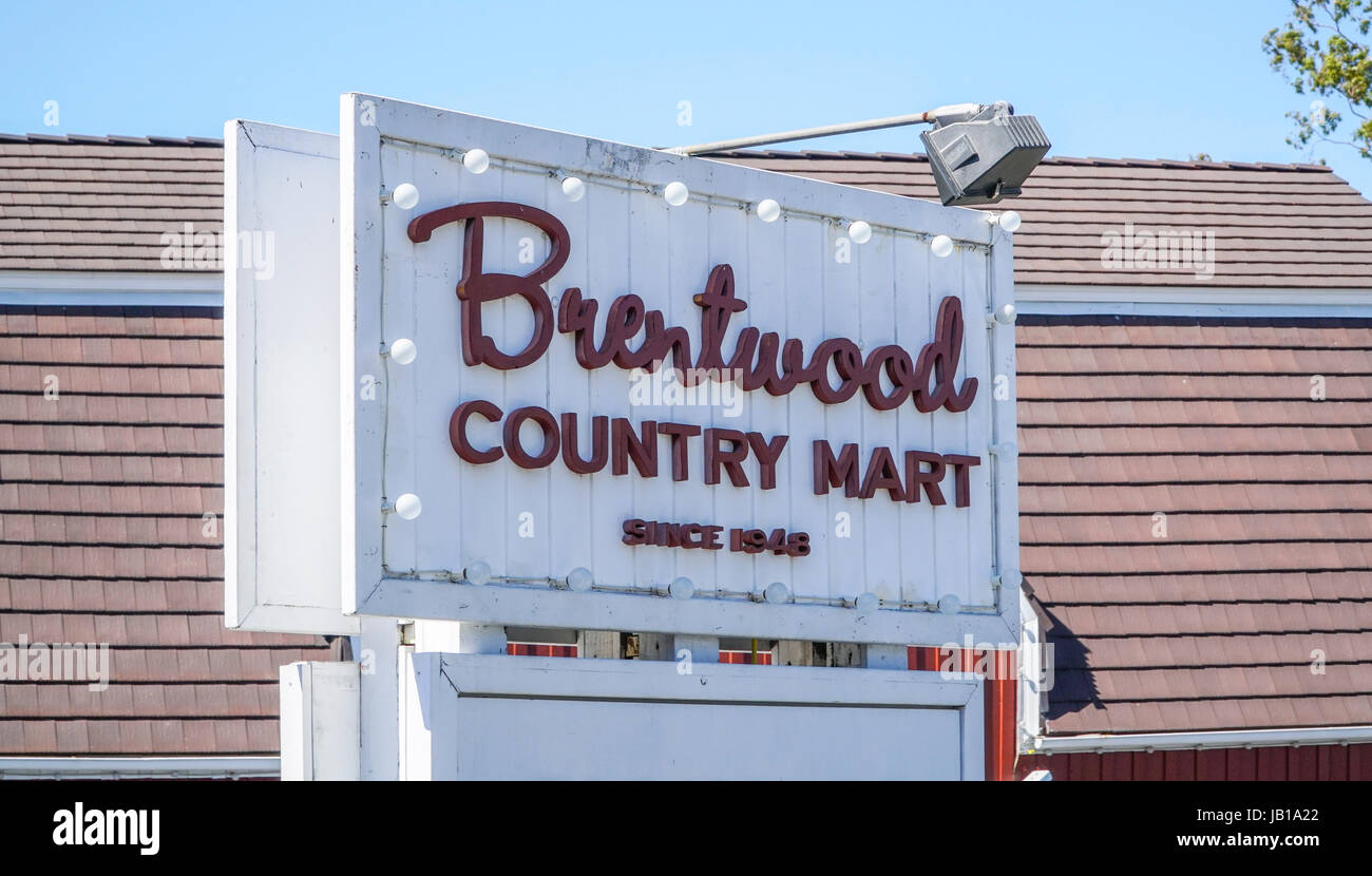 Famous Brentwood Country Market in Los Angeles - LOS ANGELES ...