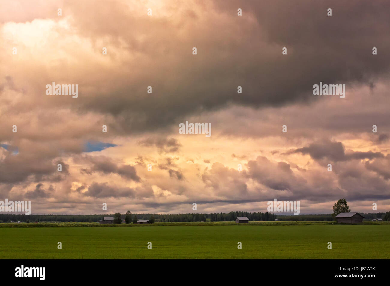 Sun shines through heavy clouds hi-res stock photography and images - Alamy