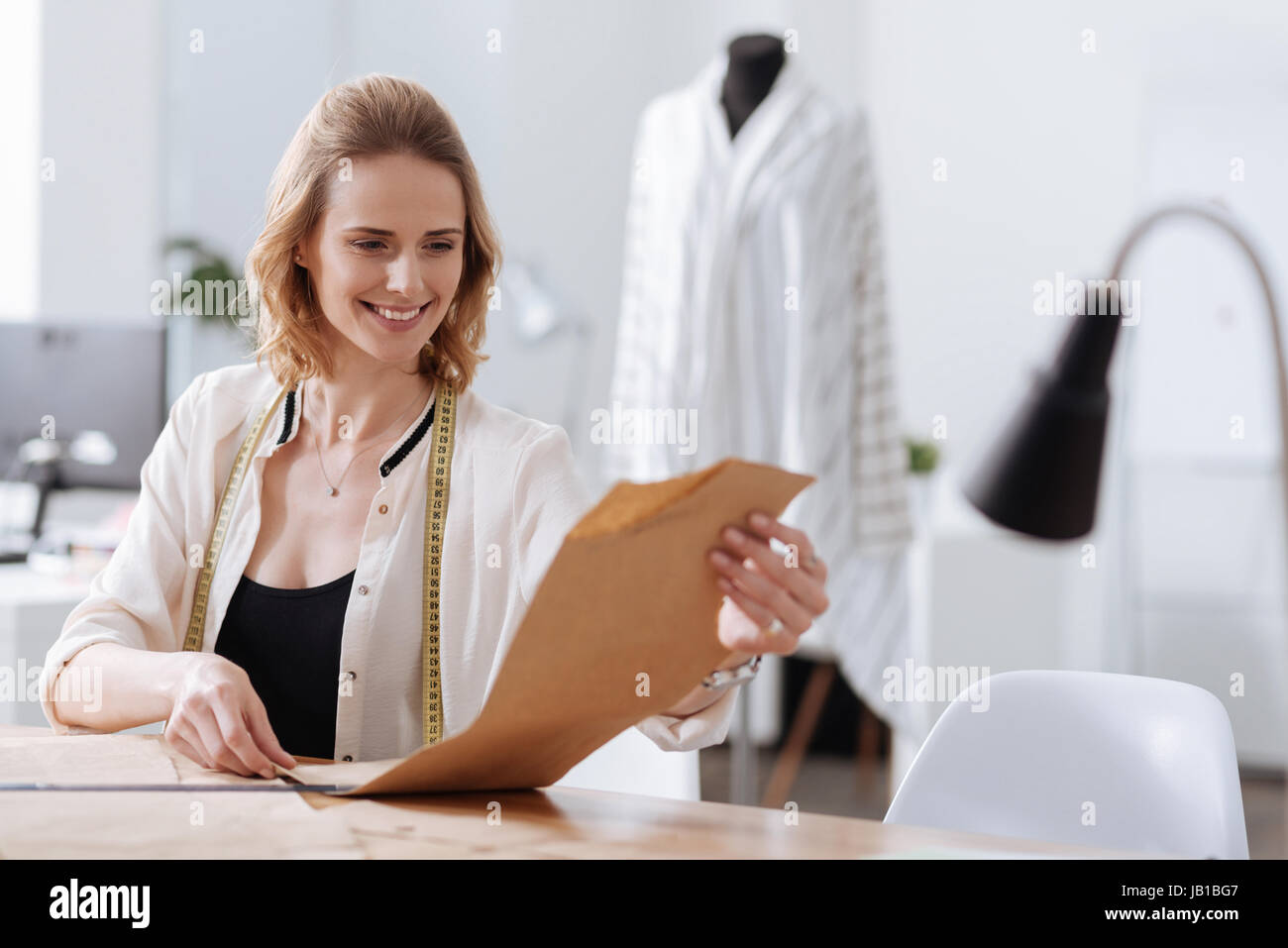 Looking for patterns hi-res stock photography and images - Alamy