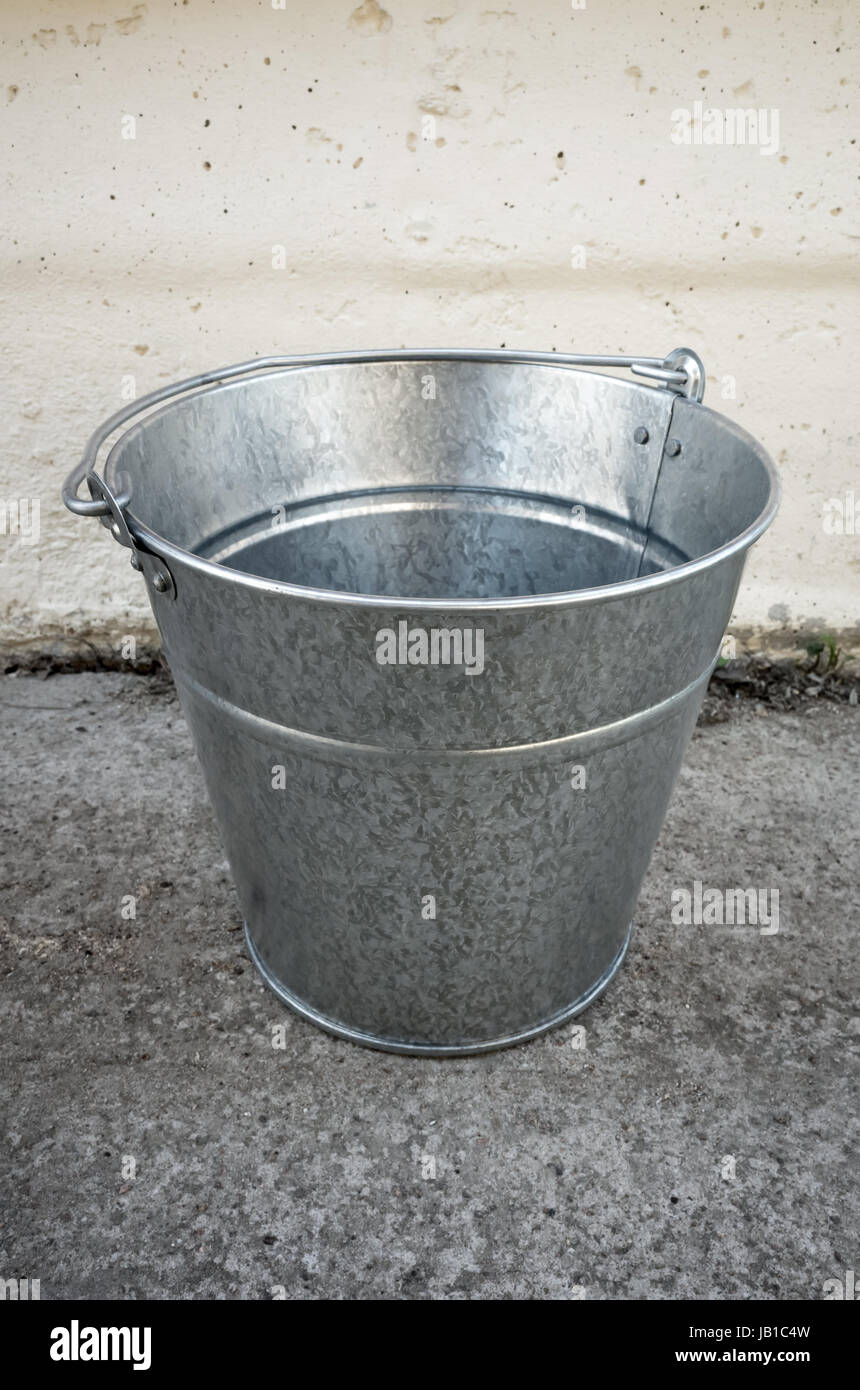 Empty bucket hi-res stock photography and images - Alamy
