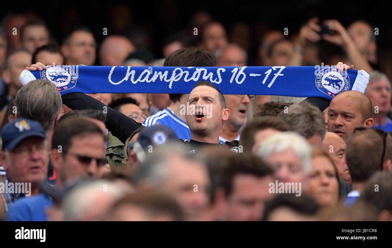 CHELSEA FANS CHELSEA V SUNDERLAND STAMFORD BRIDGE STADIUM LONDON ...