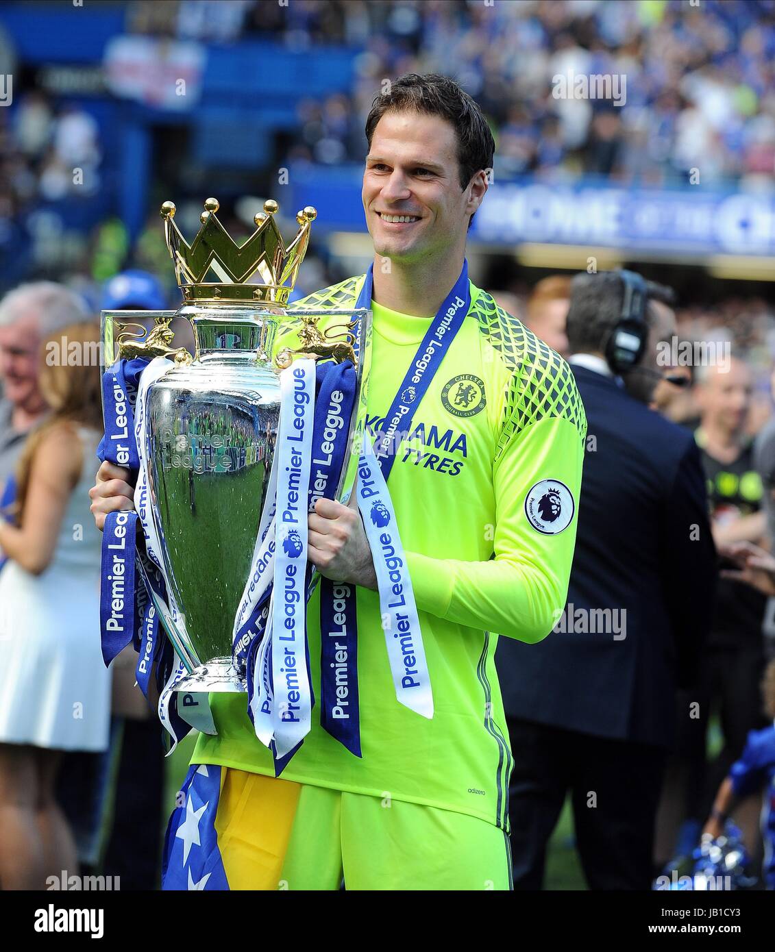 Chelsea goalkeeper asmir begovic hi-res stock photography and images ...